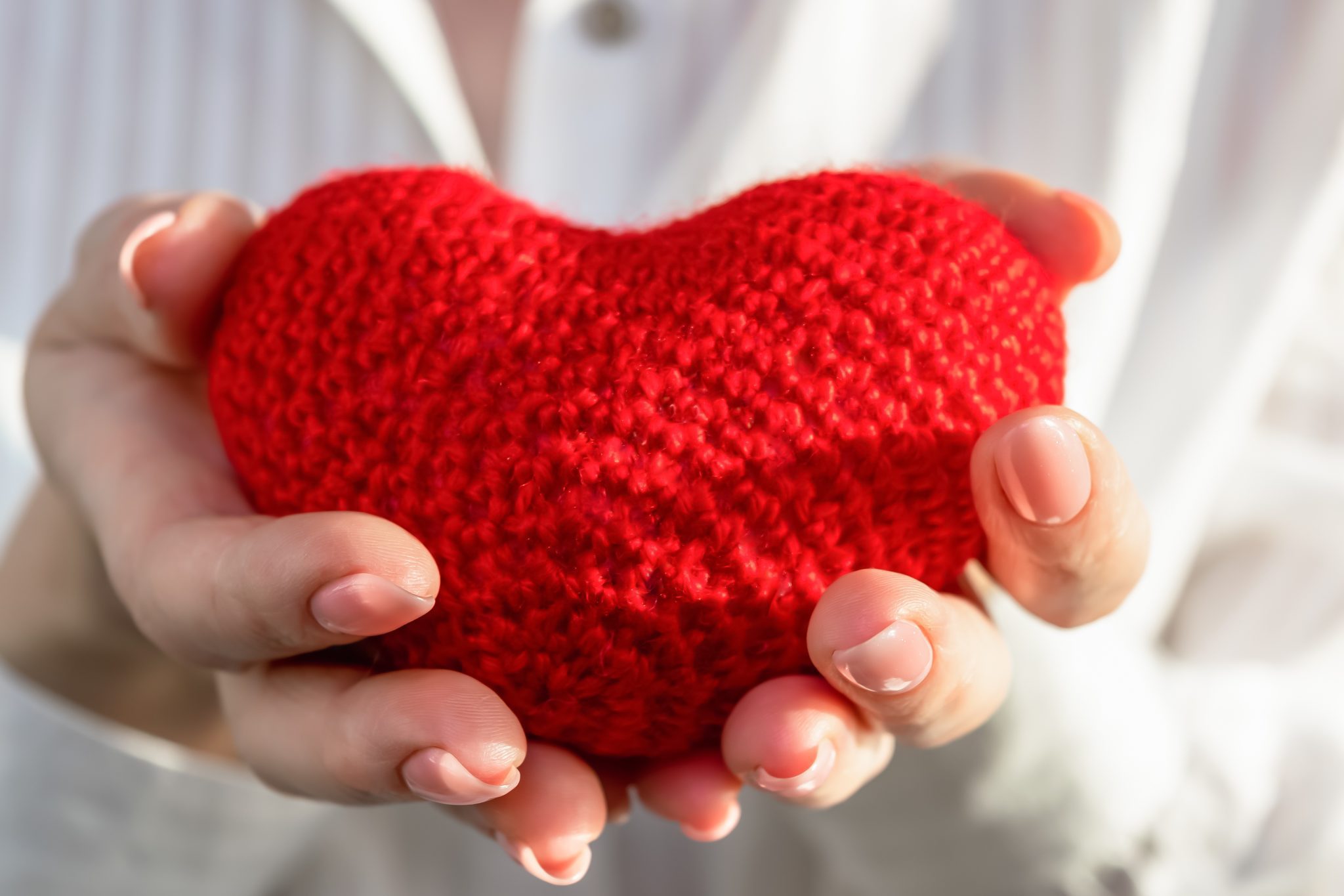 Cómo la hipertensión arterial aumenta el riesgo de ACV - NeuroAiD™